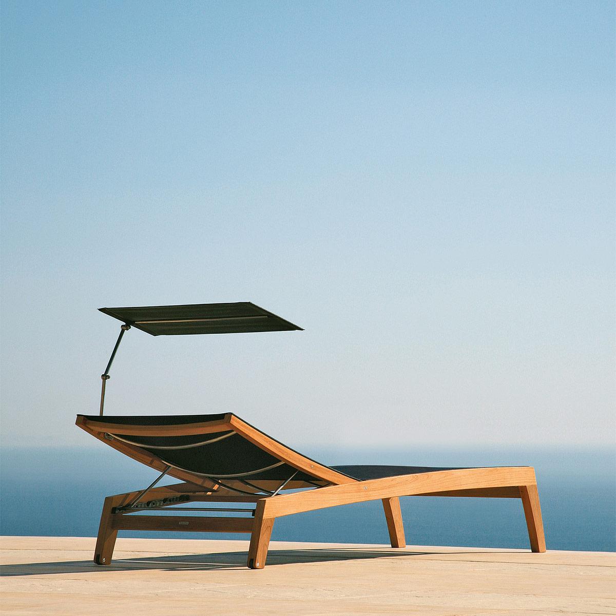 Sun lounge with shade store